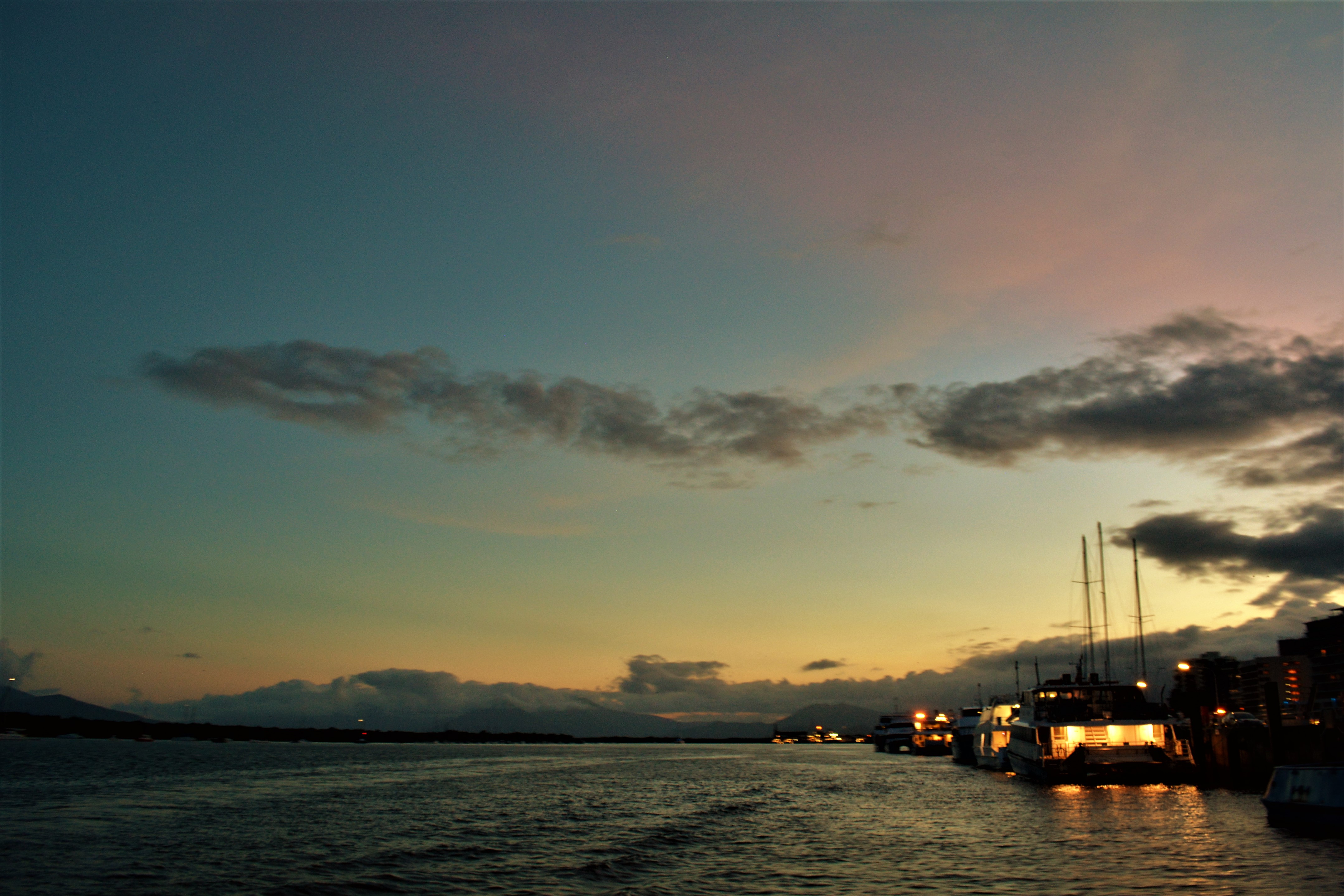 Cairns Sunset Harbour Cruise | Woody World Packer